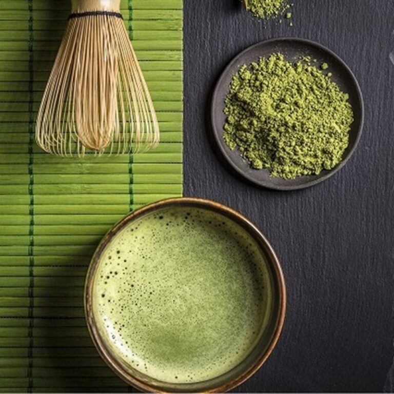 Phân biệt bột matcha và bột trà xanh, cách dùng của từng loại - Torki Food
